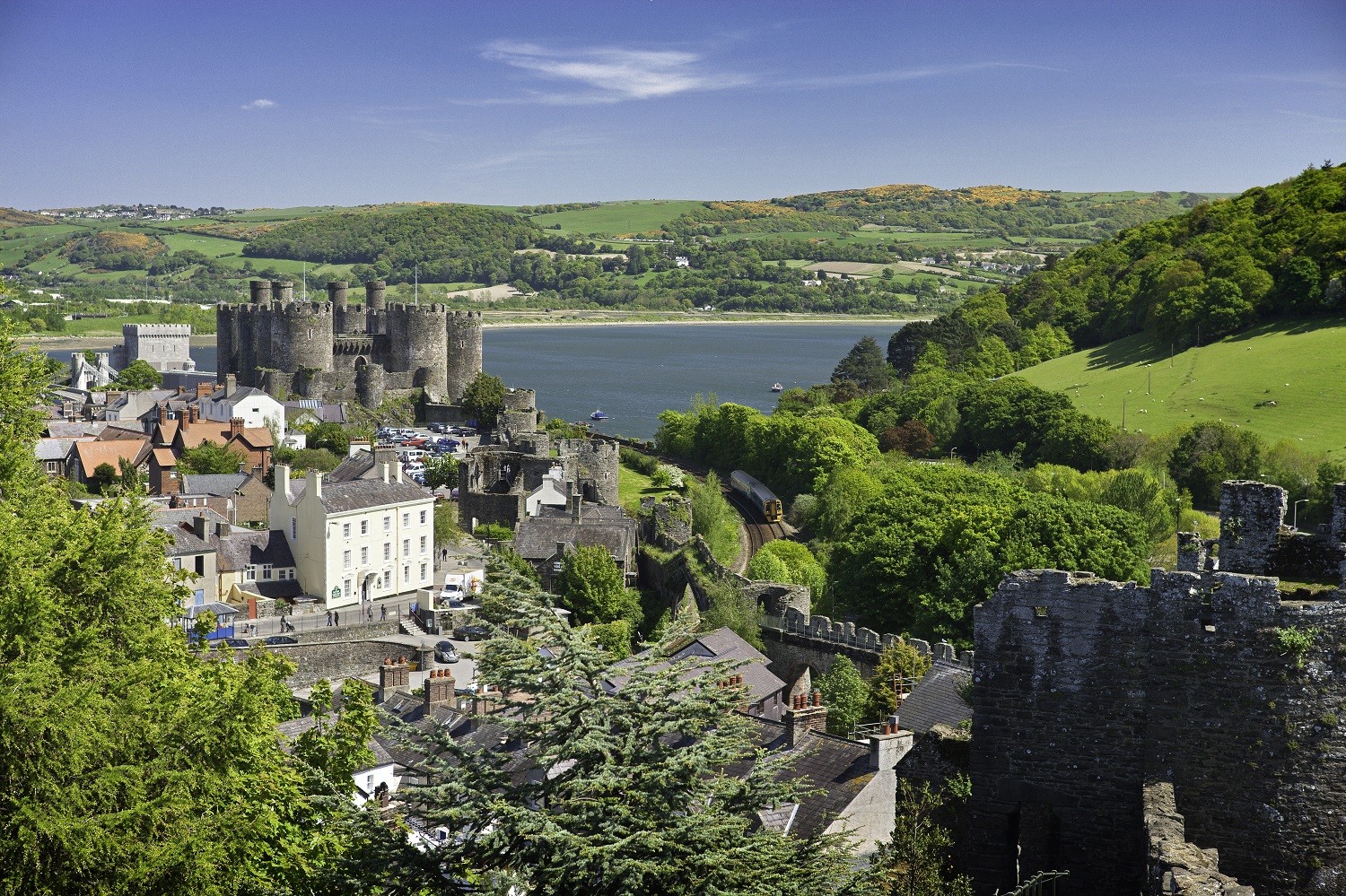 Cathedral, Castles and Garden Tour – Boutique Tours